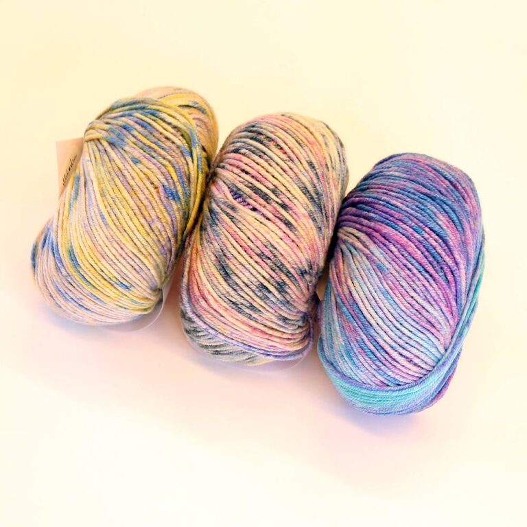 FREE Holly Leaves Knitting Pattern | Stitch & Skein